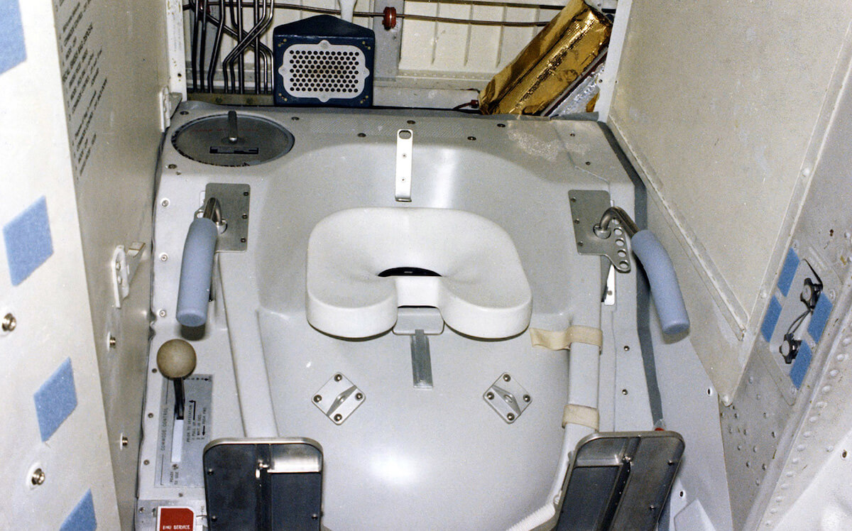 အာကာသထဲမှာ ဘယ်လိုအိမ်သာသွားမလဲ – သိပ္ပံ